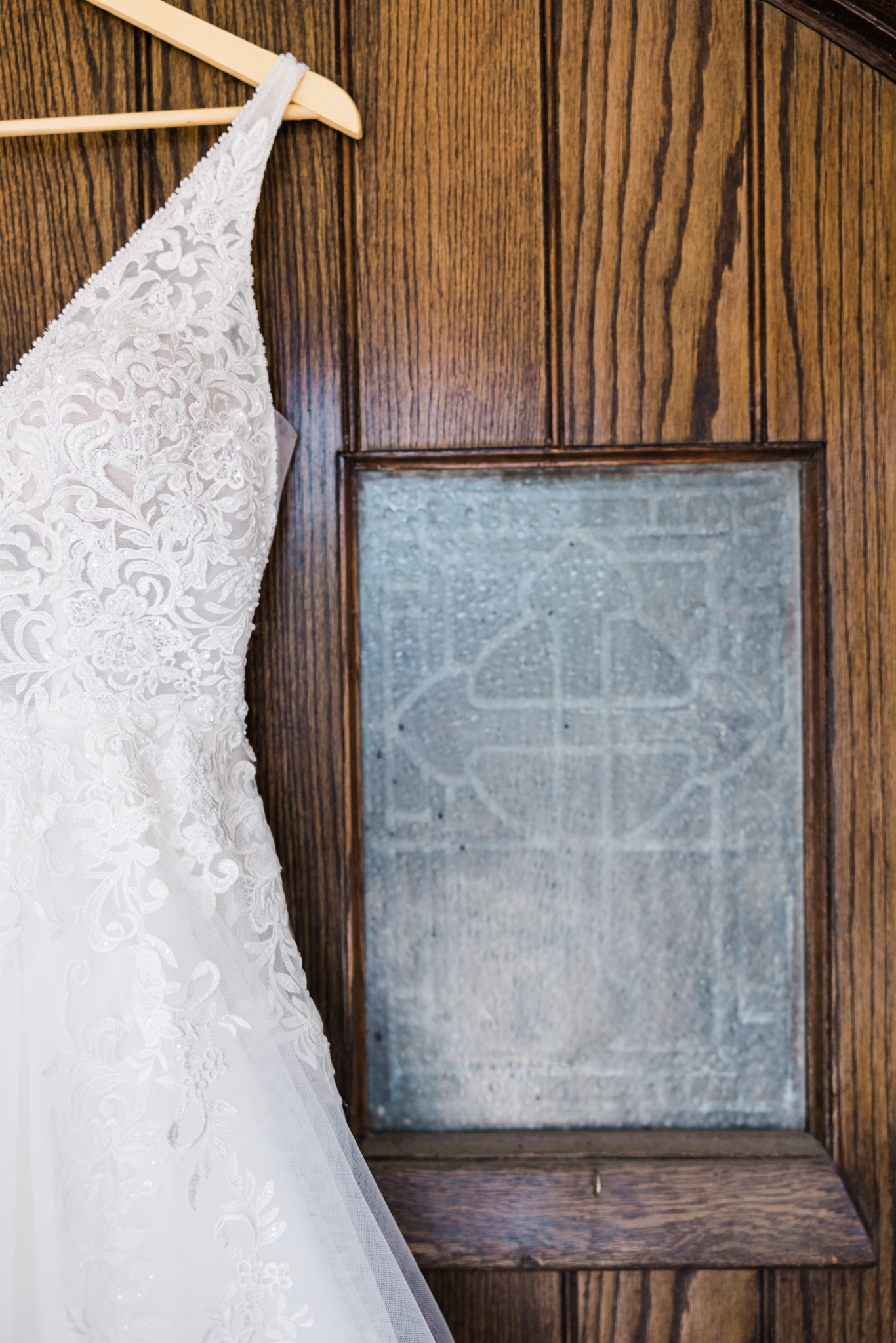 Nicholas + Haley : A Classic University Club Moline Wedding ...